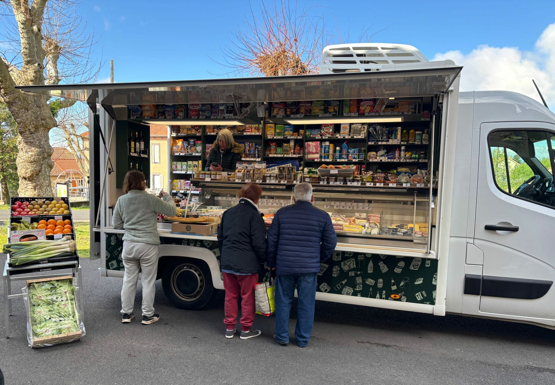 Casino poursuit l’expérimentation de son épicerie nomade dans le Puy-de ...